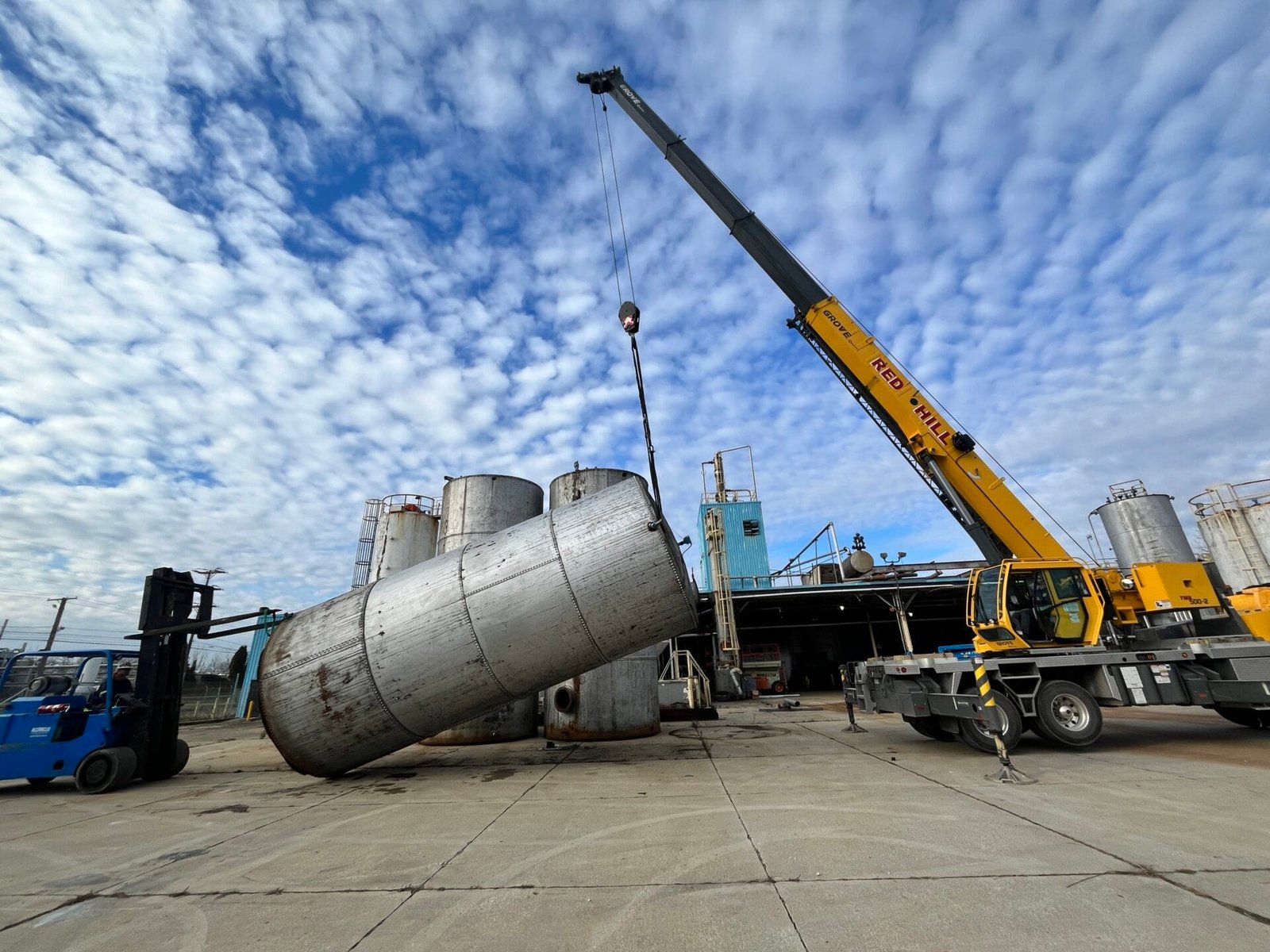 Why Hiring a Professional Rigging Company Matters - Alltracon Machinery ...