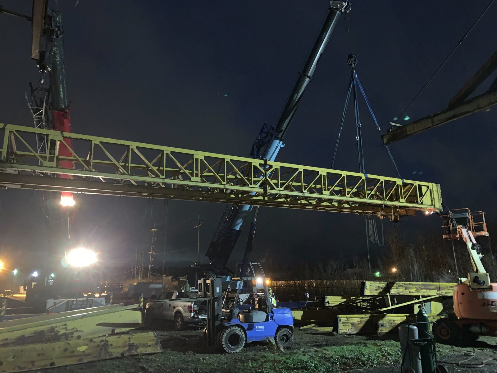 How Crane and Rigging Solutions Support Modern Industries - Alltracon Machinery Moving and ...